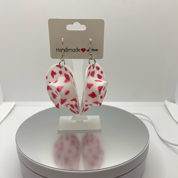 Jewelry | Nwt Rose And White Cowgirl Hat Dangle Earrings | Poshmark